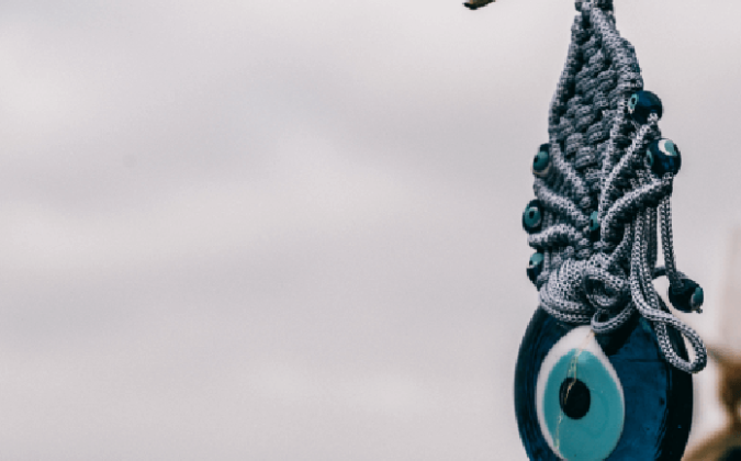 7 amuletos contra inveja no trabalho [+salmo e oração]